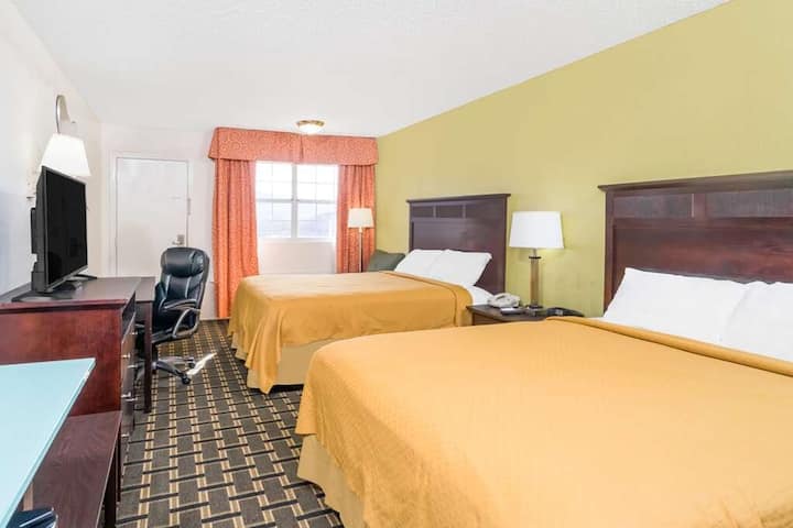2 Comfortable Units! Free Parking, Pets Allowed! - Chattanooga