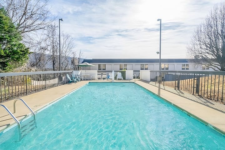 2 Pet-friendly Units Near Rock City! Pool Access - Chattanooga