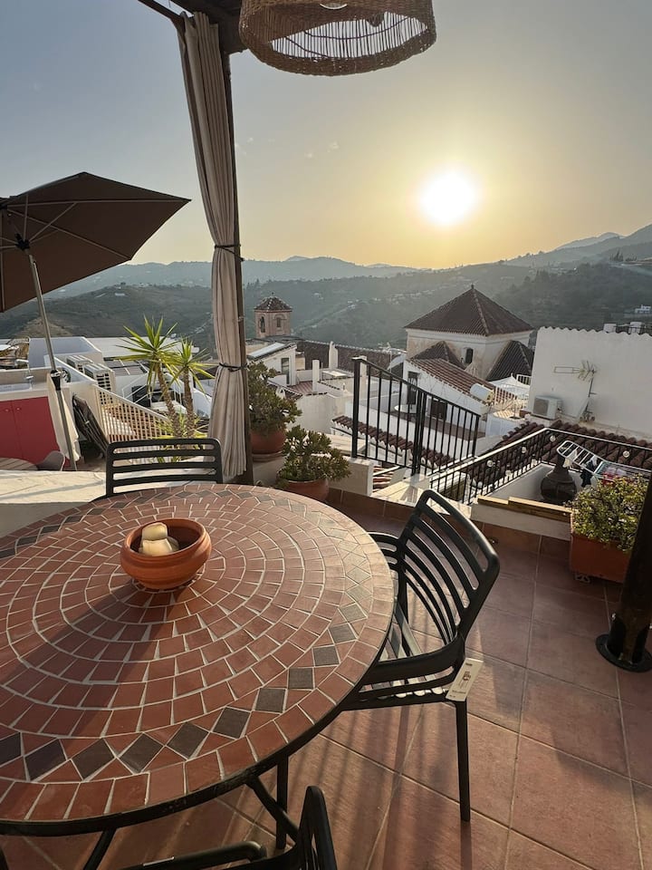 Maison De Ville De Deux Chambres Avec Terrasse Sur - Nerja