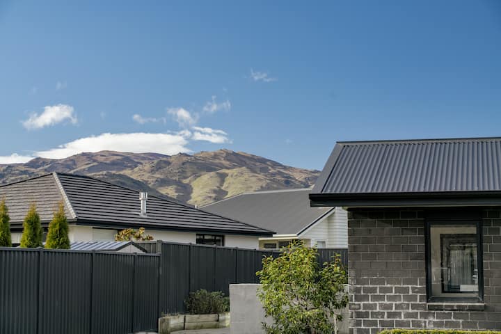 Sunrise Hideaway - Cromwell Holiday Home - Cromwell