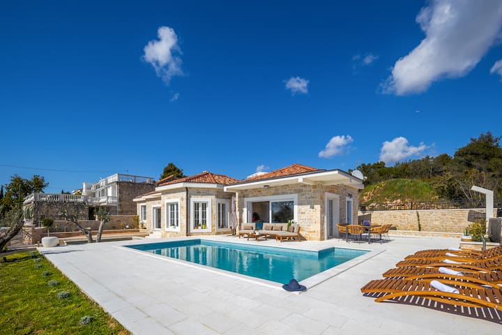 Villa Diana With Pool - Zadar