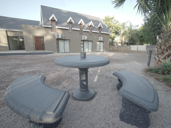 Deluxe Queen Suite - Mokopane