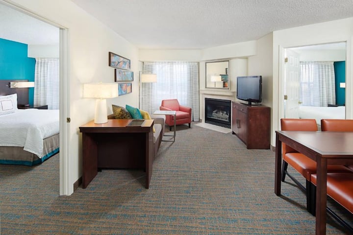 Near Chicago Ohare Airport | Free Airport Shuttle - Chicago, IL