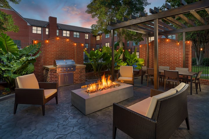 Pet-friendly Stay | Free Breakfast + Full Kitchen - Dallas, TX