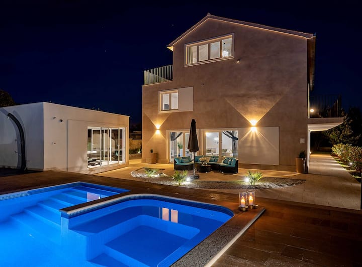 Luxury Villa David With Pool, Sauna, Jacuzzi - Bol
