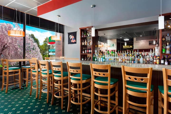 Close To Mit Campus + Restaurant & Fitness Center - Cambridge, MA