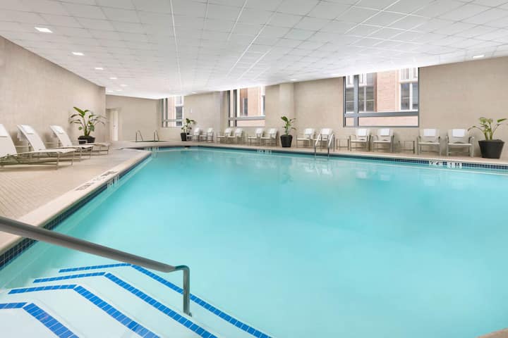 Ballston Metro Access + Indoor Pool & Pet-friendly - Washington