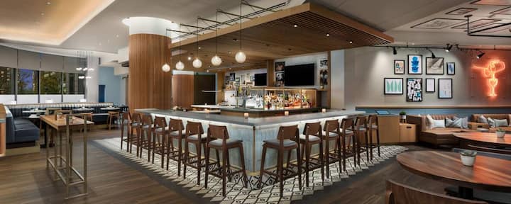 Quick Dc Access + Indoor Pool + Restaurant On-site - Arlington, VA