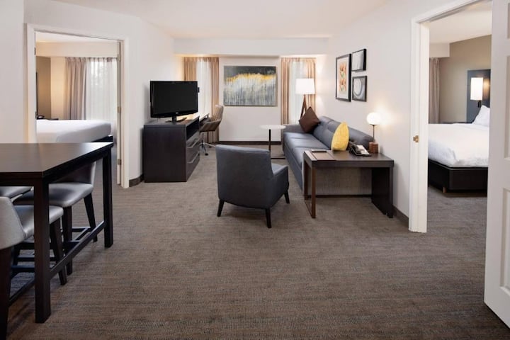 Arlington Stay Near The Entertainment District - Arlington, TX
