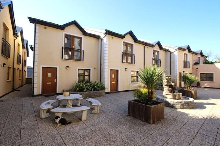 2 Clifden Court Townhouse W/ Parking - Clifden