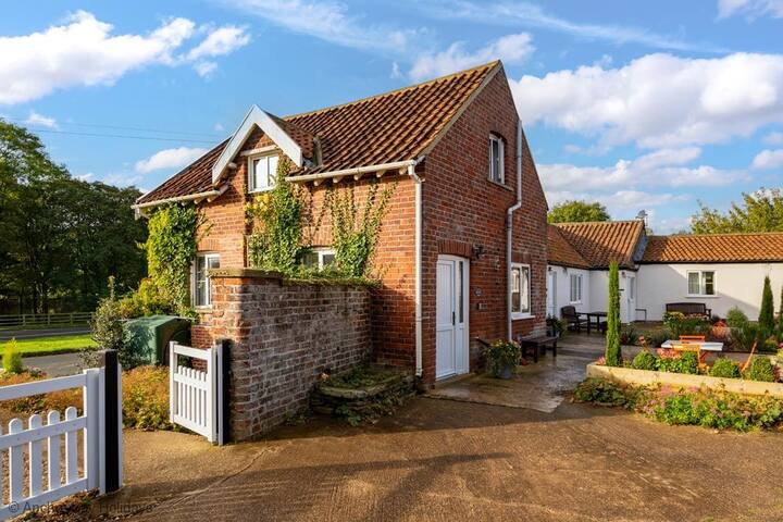 Harvest - Grange Farm - Mediterranean Courtyard - Flamborough