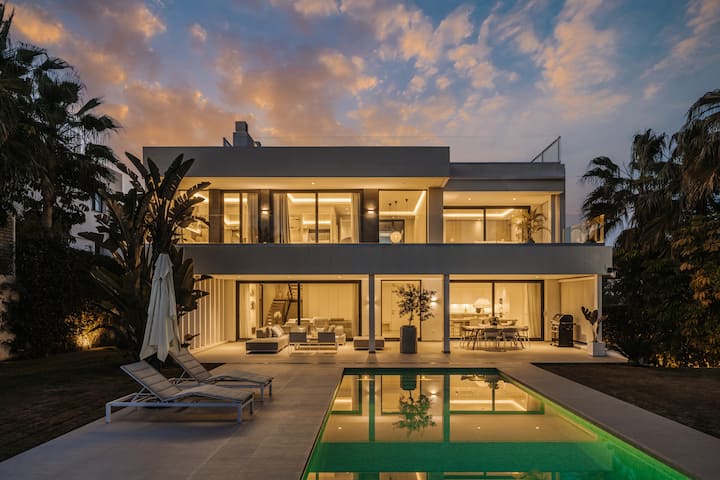 Luxury 4 Beds Villa With Sea Views In Estepona - Estepona