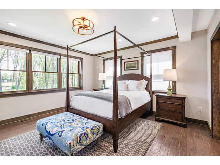 Luxurious Living W/ Royal Comfort | 70+ Amenities - 엑서터