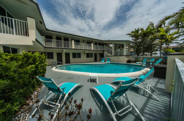 Queen Studio W/ Pool Near Pompano Beach - Pompano Beach, FL