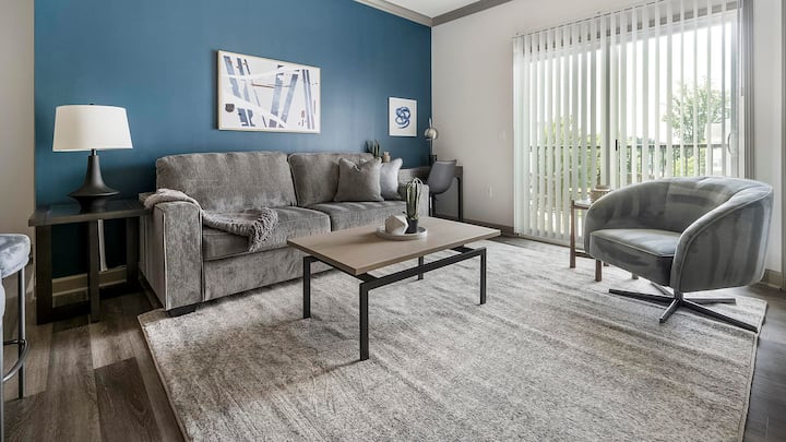 Landing | Chic 2bd, Gym - Davis Lake, Charlotte