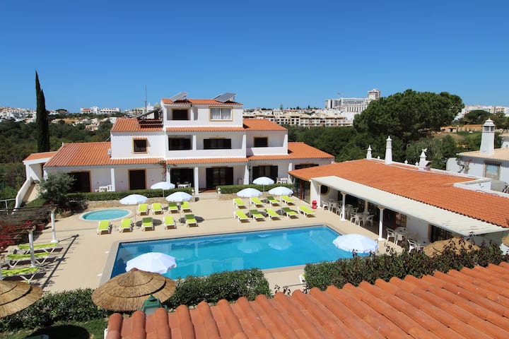 Tranquil Getaway W/ Pool View Near The Beach - Albufeira