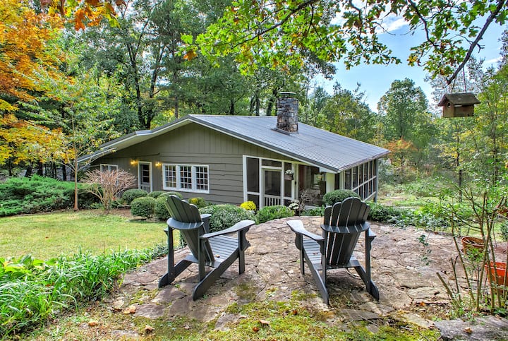 Art-filled Mountain Cabin | 2br + Hiking Nearby - Hendersonville, NC