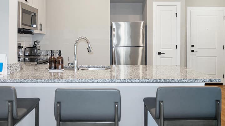 Landing | Modern 3bd, Gym, Yoga Studio - North Fort Myers, FL