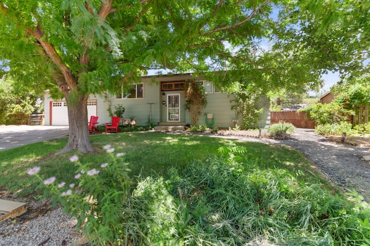 Spacious Home- Two Master Suites & Expansive Patio - Moab, UT