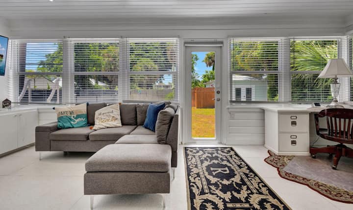 Casa Vabin: Lap Pool, Modern "Old Florida" Charm - Palm Beach, FL