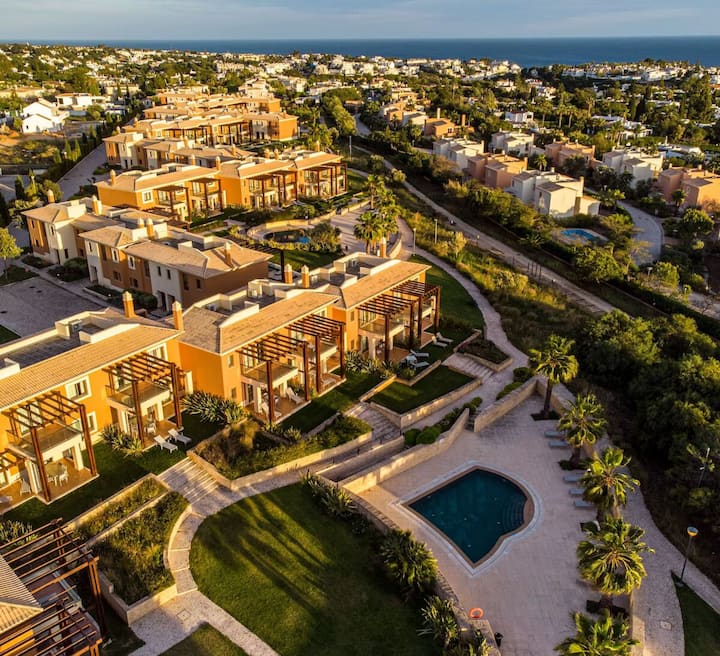 Algarve’s Five-star Poolside Paradise + Balcony - Carvoeiro