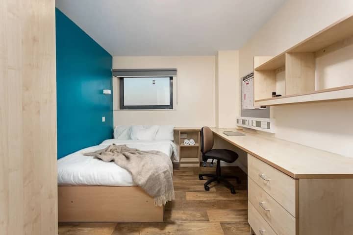 Double Room With Bathroom In Leeds - Leeds