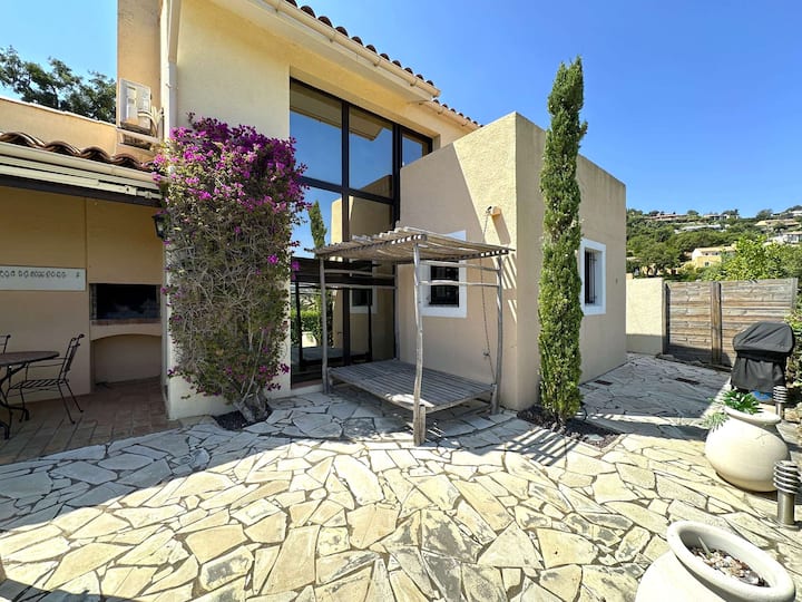 Maison Pour 6 Personnes Dans Domaine Privé Avec Pi - Collobrières
