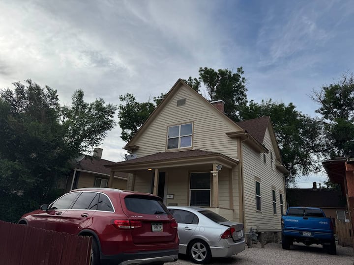 Downtown, 5-bed, 3-bath, 3-level - Colorado Springs, CO