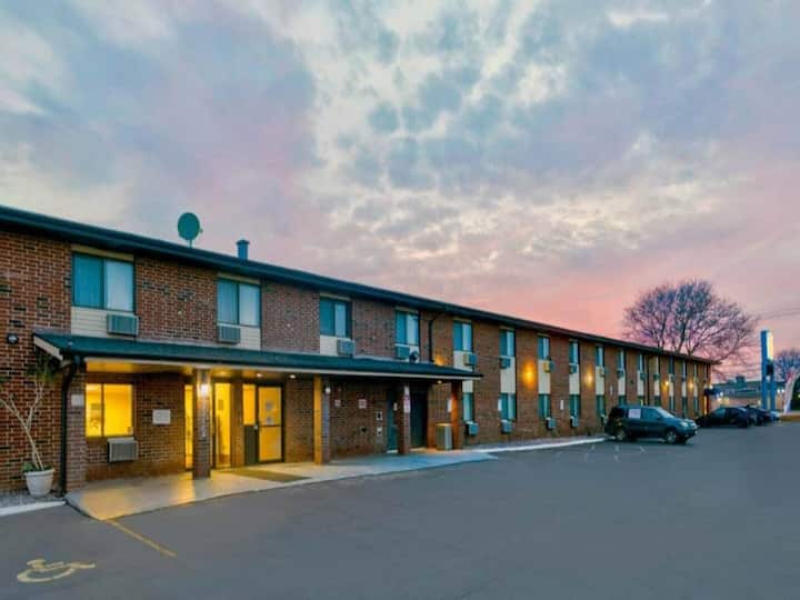 Motel 6 Oak Creek, Wi_1 Queen Bed | Nsmk - Oak Creek, WI