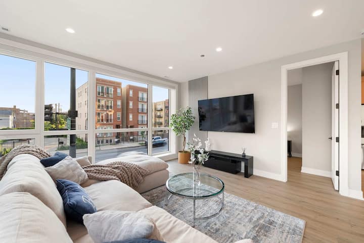 New Build In Pilsen! Spacious 2 Bed 2 Bath Unit - McKinley Park - Chicago