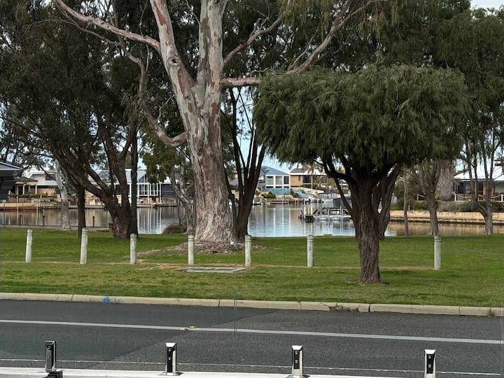 Waterlink Retreat - Mandurah