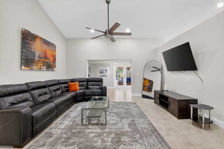 Family-friendly Boca Gem: 4br/3ba W/pool & Sauna - Boca Ratón, FL