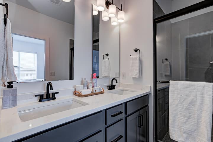 Stylish Luxury Rooftop - Downtown Indy - Sleeps 6 - Indianapolis, IN