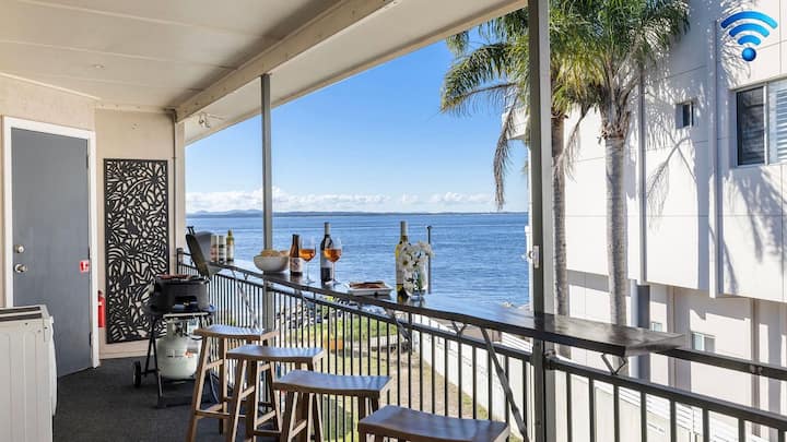 Sandy Point Escape - Waterfront Apartment - Port Stephens