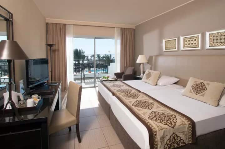 Dive In & Wind Down W/ Beachfront Bliss L 4 Rooms - Sharm El-Sheikh