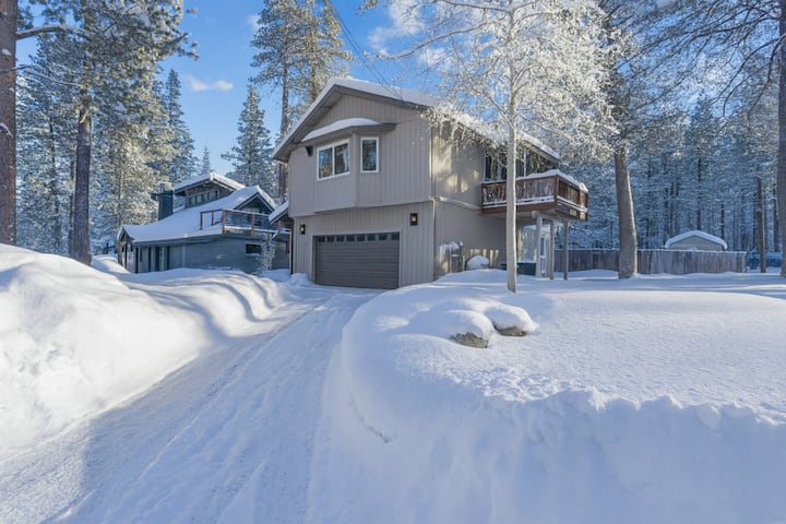 Ski. Chill. Repeat. | Cozy Family Tahoe Basecamp - Hope Valley, CA