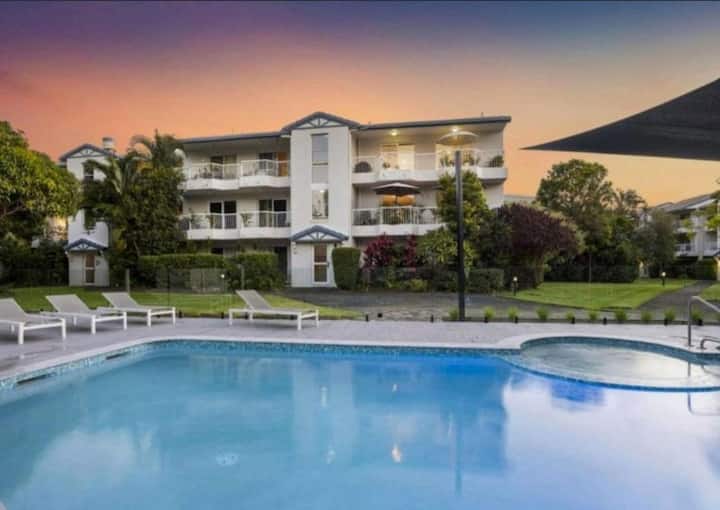 Burleigh Breeze 2‑bed Beach Walk Retreat - Gold Coast
