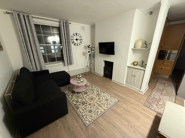 Covent Garden 1-bed Apt Sleeps 4, 7 Min To Station - Londen