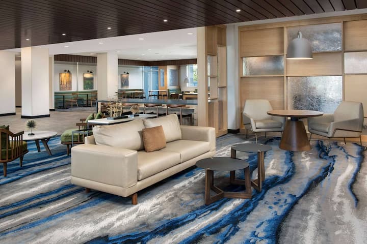 Near Homestead Speedway + Pool. Breakfast. Gym. - Homestead, FL