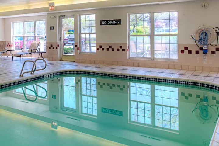 Relaxing Studio Room - Breakfast Included - Scarborough, ME