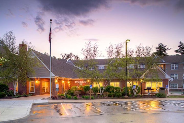 Easy Access To Beaches | Pool & Free Hot Breakfast - Scarborough, ME