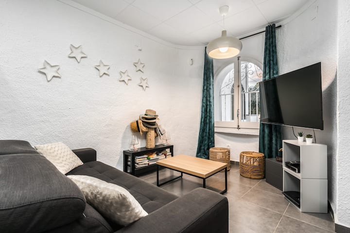 3br Villa With Private Pool & Parking - Ampuriabrava