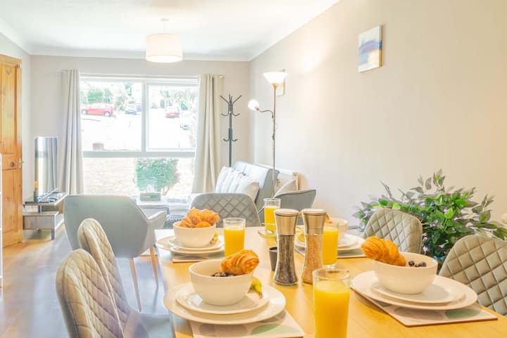 4 Bed House For Contractors|families|relocation - Guildford, UK