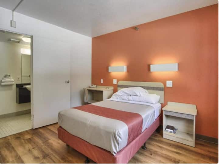 1 Lit Queen | Non-fumeur, Micfridge - Harrisburg, PA