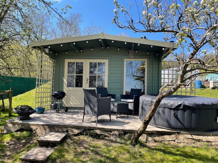 Lodge With Hottub-garden-petsok-bbq-mountainviews - Brecon