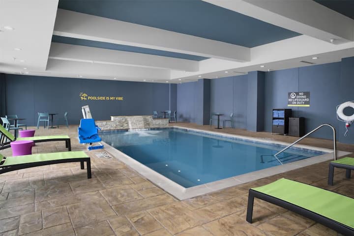 Fresh Suite + Pool. Free Breakfast. Full Kitchen - Dallas, TX