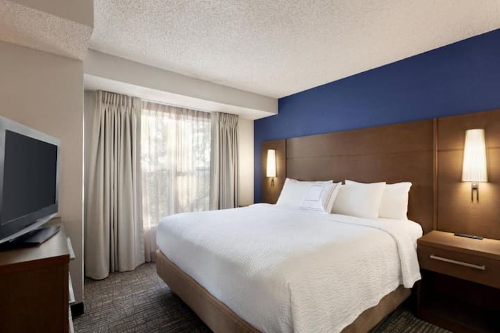 Modern Cali Studio | Bbq. Pool. Free Breakfast. - Roseville, CA