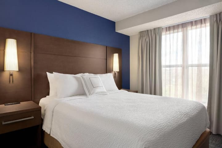 Home Suite Home | Bbq. Pool. Free Breakfast. - Roseville, CA