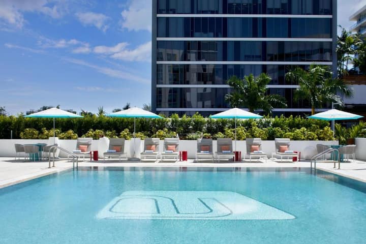Close To Hollywood Boardwalk | Restaurant & Pool - Aventura, FL