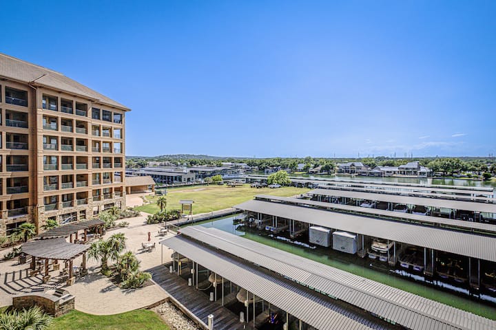 Waterfront Condo For 4 | Resort Pool & Lake View! - Horseshoe Bay, TX
